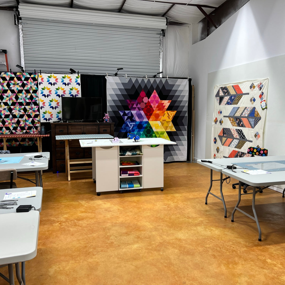 Jaybird Quilt Trunk Show – Threaded Lines