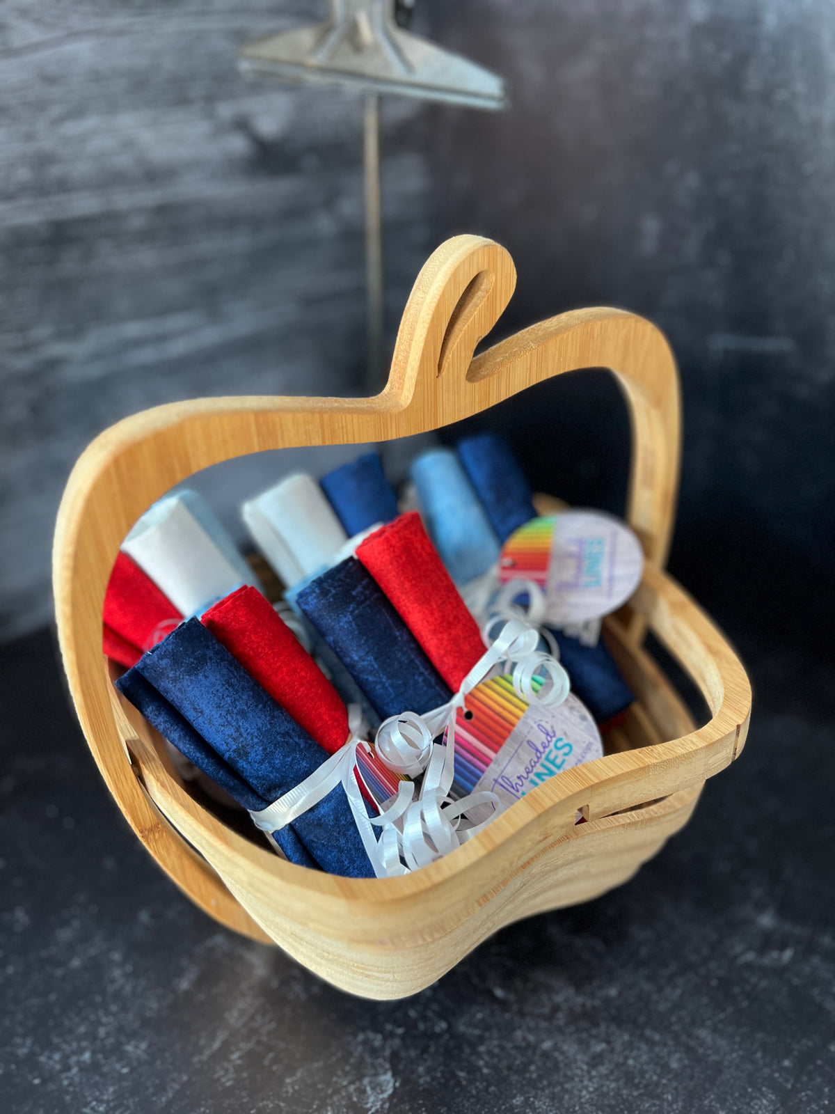 Fat Quarter Bundles – Threaded Lines